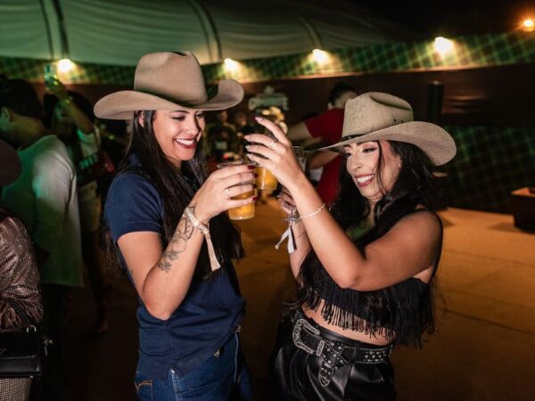 Festa Country: Como Escolher as Roupas e Acessórios Ideais
